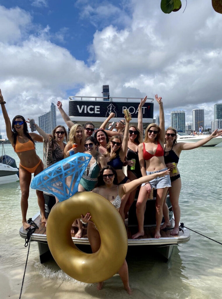 27' Vice Pontoon Boat - Bachelorette Party Miami